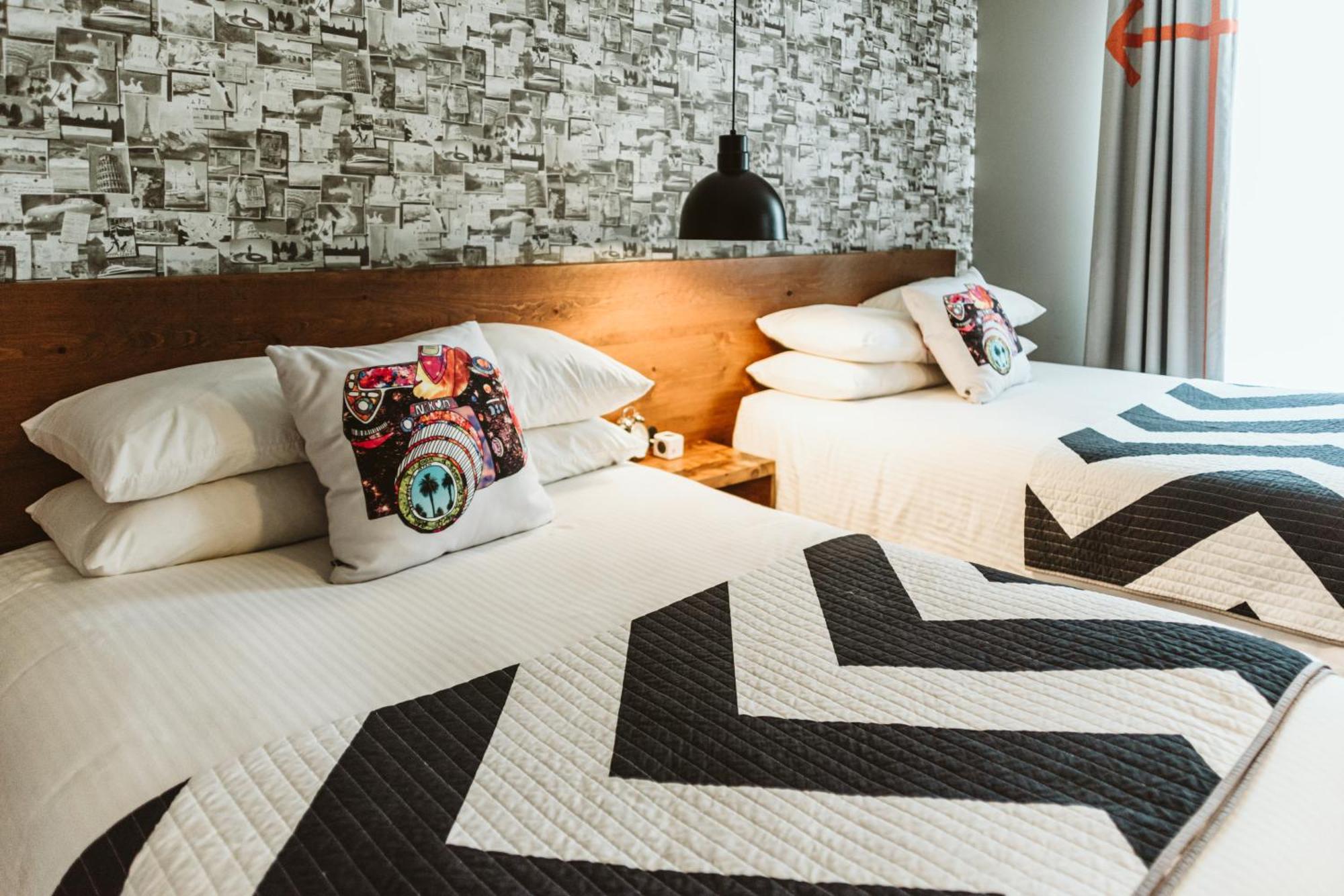 HOTEL GROVE | ⋆⋆⋆ | KINGSVILLE, CANADA | SEASON DEALS FROM $121