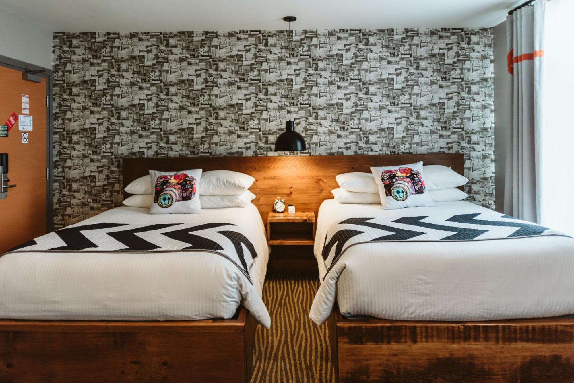 HOTEL GROVE | ⋆⋆⋆ | KINGSVILLE, CANADA | SEASON DEALS FROM $121